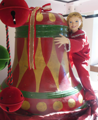 ‘Good memories:’ Iconic bell rings with holiday experiences | News ...